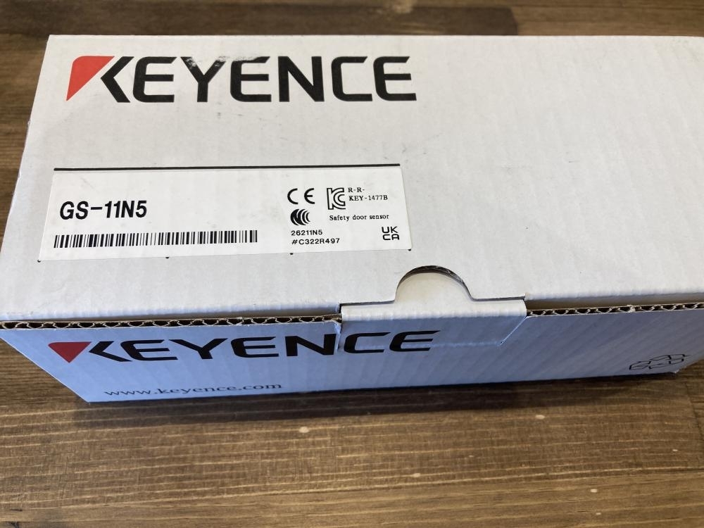 【新品】KEYENCE キーエンス GS-51P5 セーフティドアセンサ スプリングロック GS シリーズ 標準タイプ PNP ケーブル引出し ...