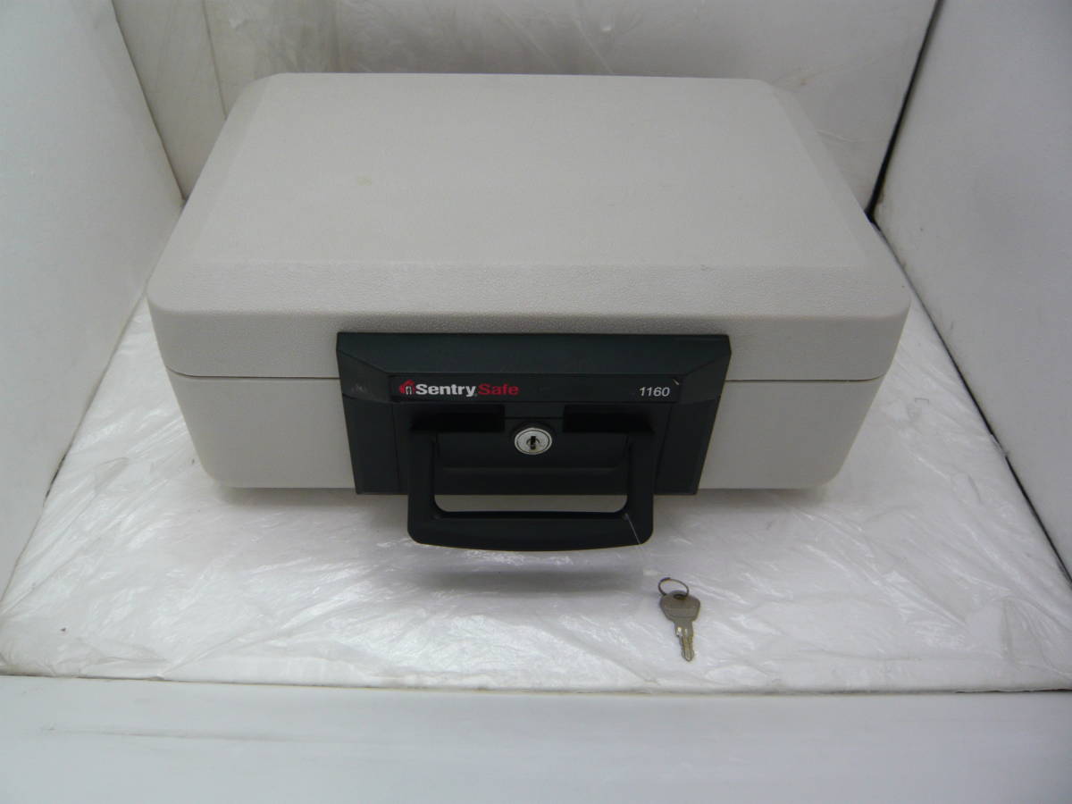 【目立った傷や汚れなし】☆ セントリー セーフ Sentry safe ポータブル耐火保管庫 A4サイズ収納 耐火 手提げ 金庫 1160 セキュリティ 防犯 ☆の落札情報詳細 - Yahoo ...