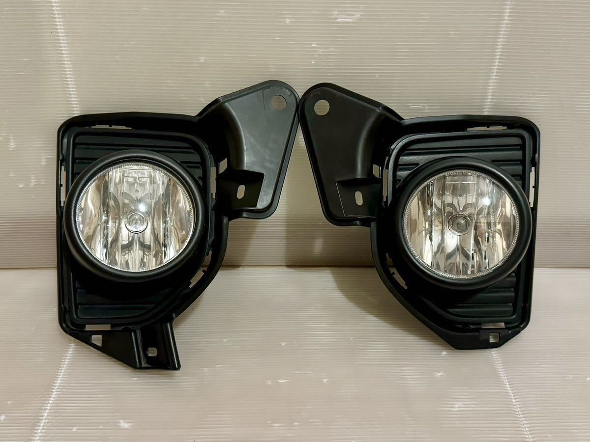 201-1641★4型～ 200系 ハイエース★左右フォグランプ 81481-26110 81482-26110★フォグカバー付 5型 トヨタ ...