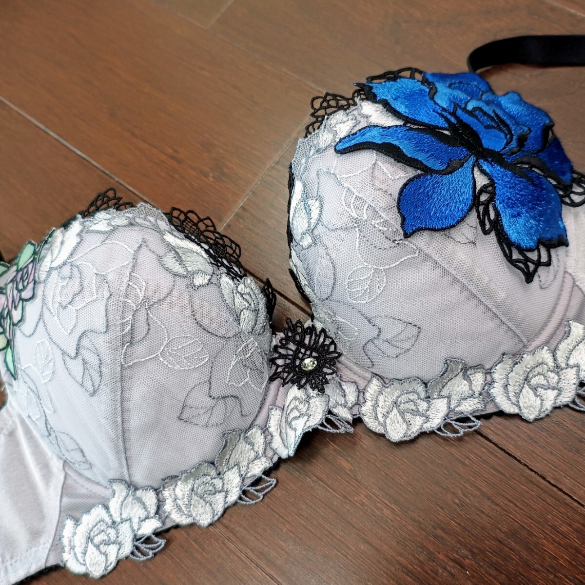 【未使用に近い】★ワコール サルート 76G 空中庭園 ブラジャー E70 GY 補正下着 BTJ476の落札情報詳細 - ヤフオク落札価格検索 オークフリー