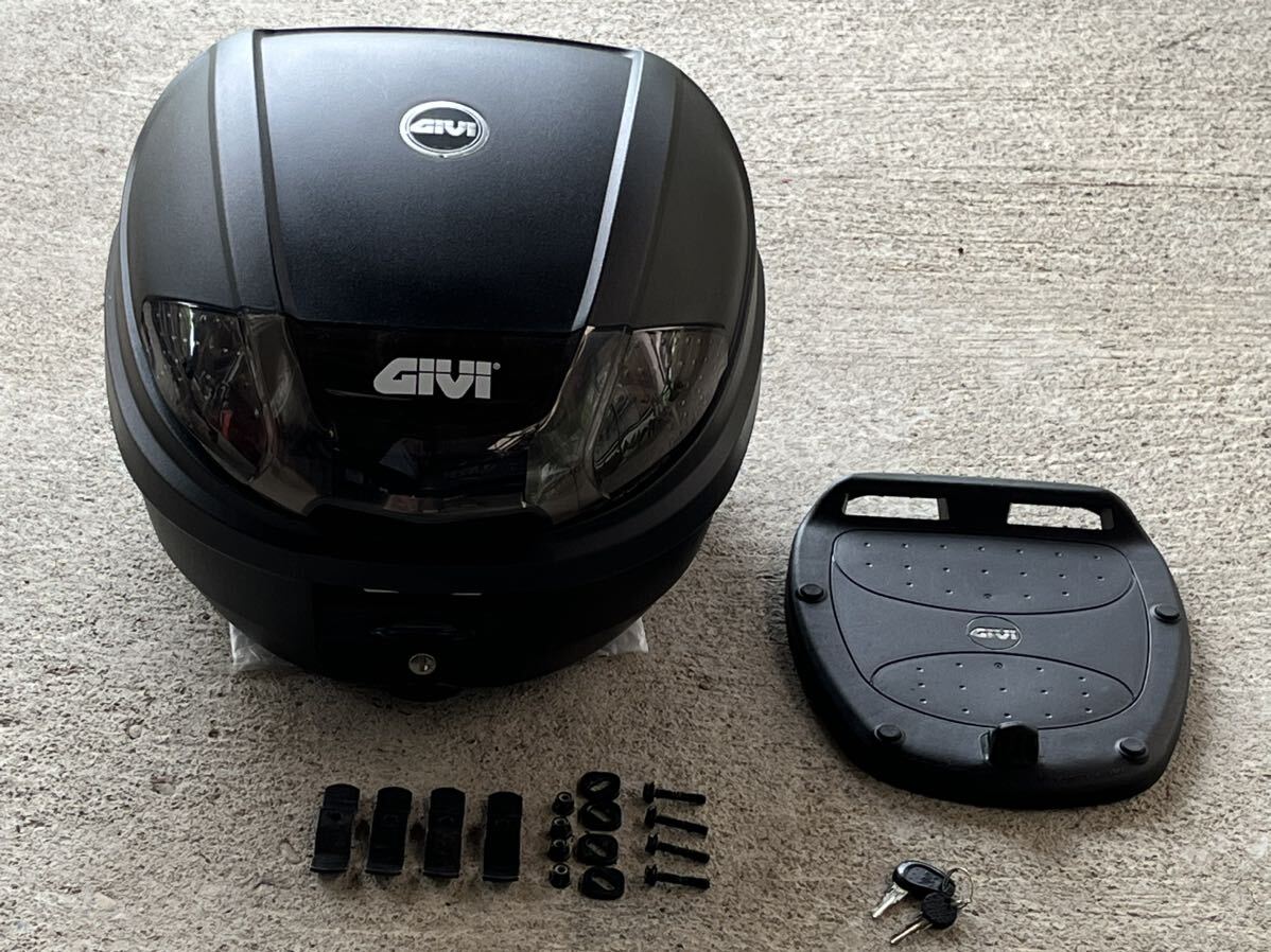 【目立った傷や汚れなし】GIVI BOX ジビ ボックス E300NT2 トップケース リアボックス 30Lの落札情報詳細 - ヤフオク落札価格検索 オークフリー