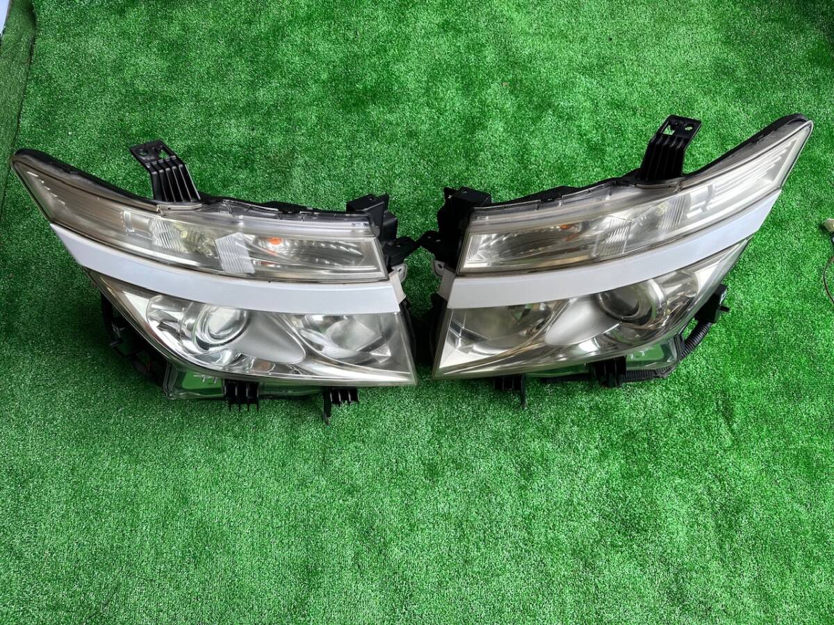 【目立った傷や汚れなし】エルグランド E52 前期 純正 キセノン ヘッドライト 左右セット KOITO 100-23008 PE52 PNE52 TE52 TNE52 。。。3505の落札 ...