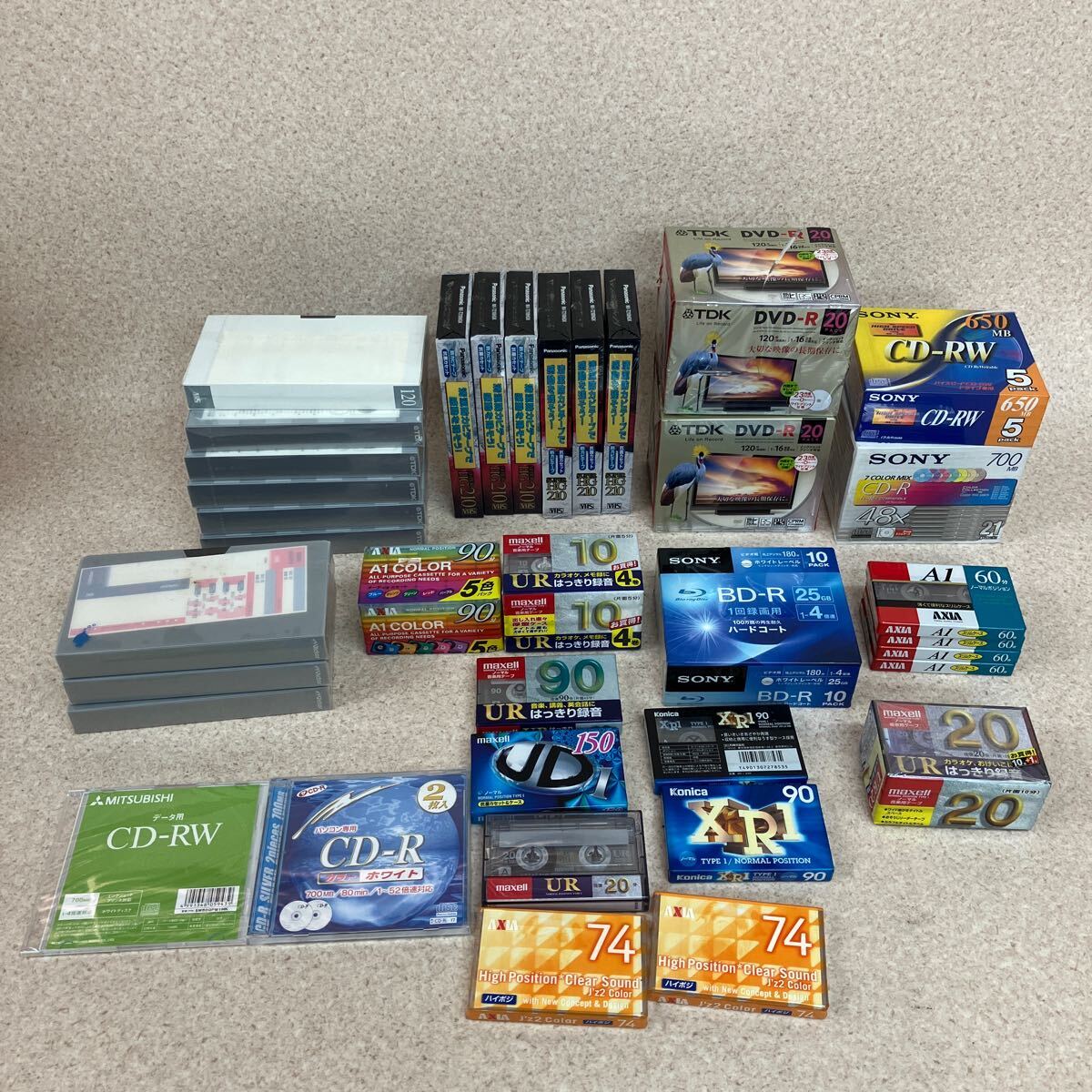 【未使用】Z1749 未使用 色々 まとめ ビデオ VHS Panasonic 等 カセットテープ maxell 等 CD-R DVD-R 等 大量 セット 当時物 未開封多数 現状品の落札 ...