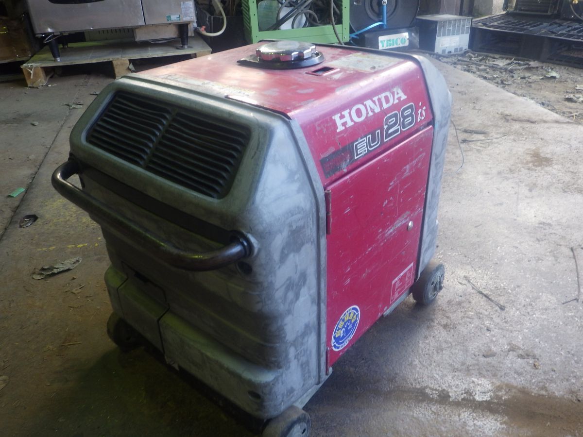【傷や汚れあり】せf2414 HONDA ホンダ 防音型 インバーター 発電機 2.8kVA 交流／直流 車輪あり EU28IS 防災 停電 ...
