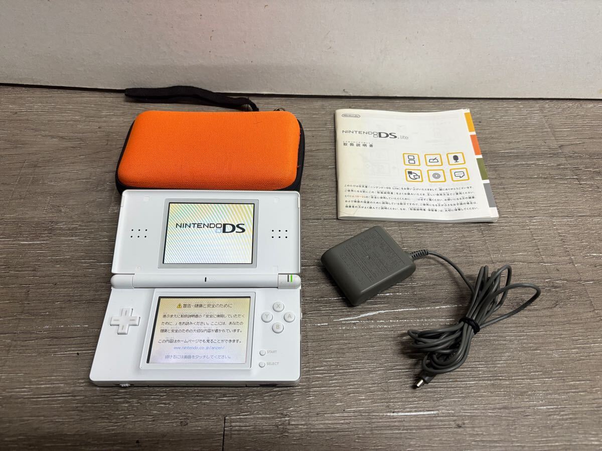 【やや傷や汚れあり】【中古・現状品】通電簡易動作確認済 任天堂 Nintendo ニンテンドー DS Lite USG-001 タッチペン ソフトケース アダプタ 付 GA1B-S60 ...