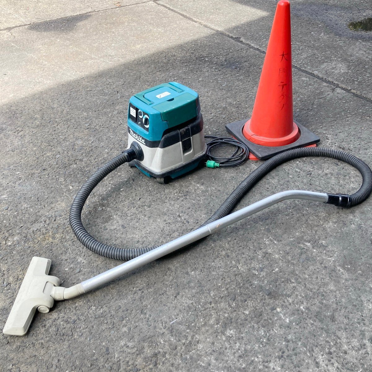 【傷や汚れあり】綾睦a807 マキタ 集塵機 乾湿両用業務用集じん機「モデル483」 集じん量(約8L)吸水量(約6L) 無段変速 外寸(約幅30×奥行35×高さ38cm)の落札情報詳細 ...