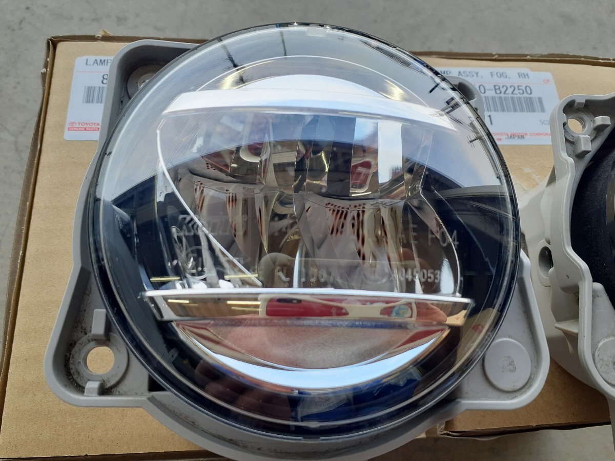 【やや傷や汚れあり】即決 送料無料 ライズ A200A A210A 純正 左右 フォグランプ KOITO 114-11092 ムL ムRの落札情報詳細 - Yahoo!オークション落札価格検索 ...