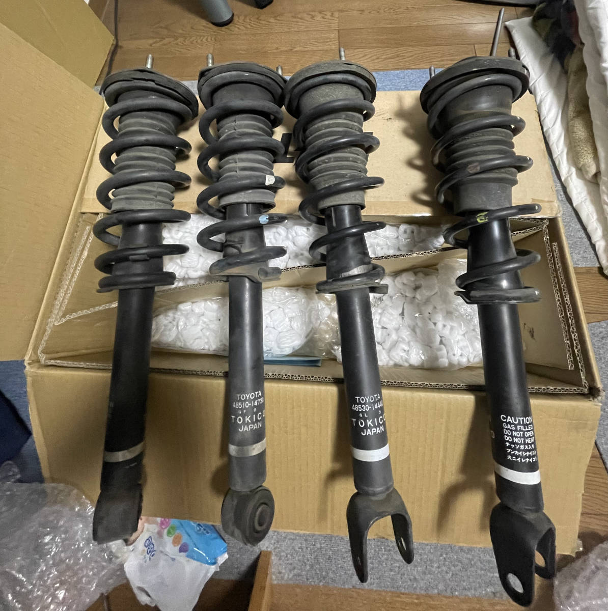 【新品】クラウン ロイヤル GRS200 GRS202 フロントショックアブソーバー 左右セット KYB 48510-80554 48520 ...