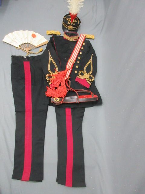 【目立った傷や汚れなし】【政】29287 旧日本軍陸軍大尉礼服 桐箱入り コート ズボン 軍隊 兵隊 軍装 陸軍の落札情報詳細 - Yahoo!オークション落札価格検索 オークフリー