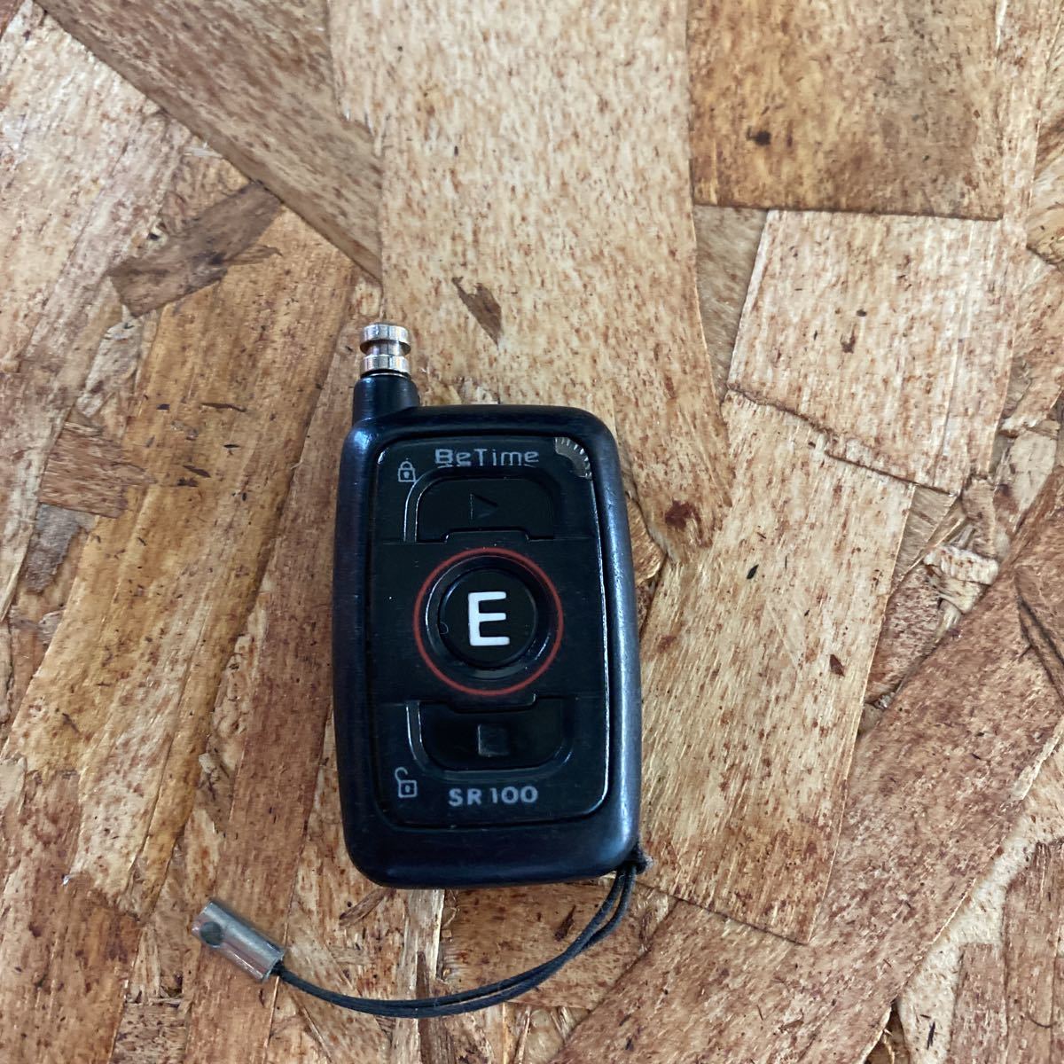 【傷や汚れあり】コムテック エンジンスターター リモコン SR100 作動確認済み YY112の落札情報詳細 - ヤフオク落札価格検索 オークフリー