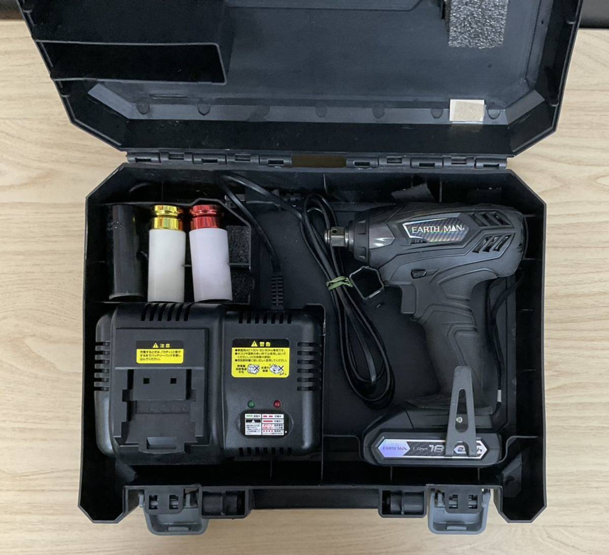 【未使用】1065 未使用 EARTH MAN アースマン 18V 充電式インパクトレンチ IW-180LiB 電動工具 日曜大工 通電確認〇 ...