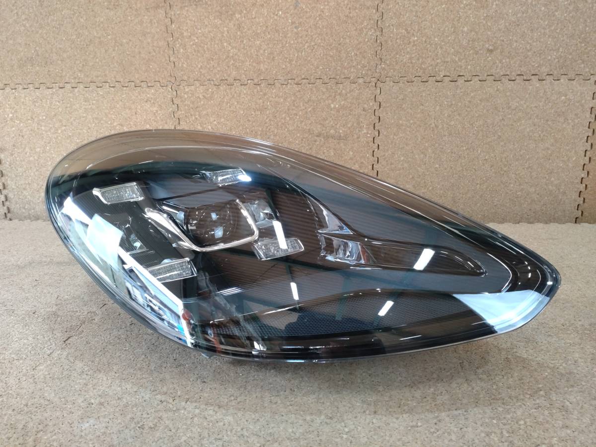 【やや傷や汚れあり】【美品】PORSCHE ポルシェ パナメーラ 971 WPOZZZ97 右ヘッドライト LED 971 941 032 ...