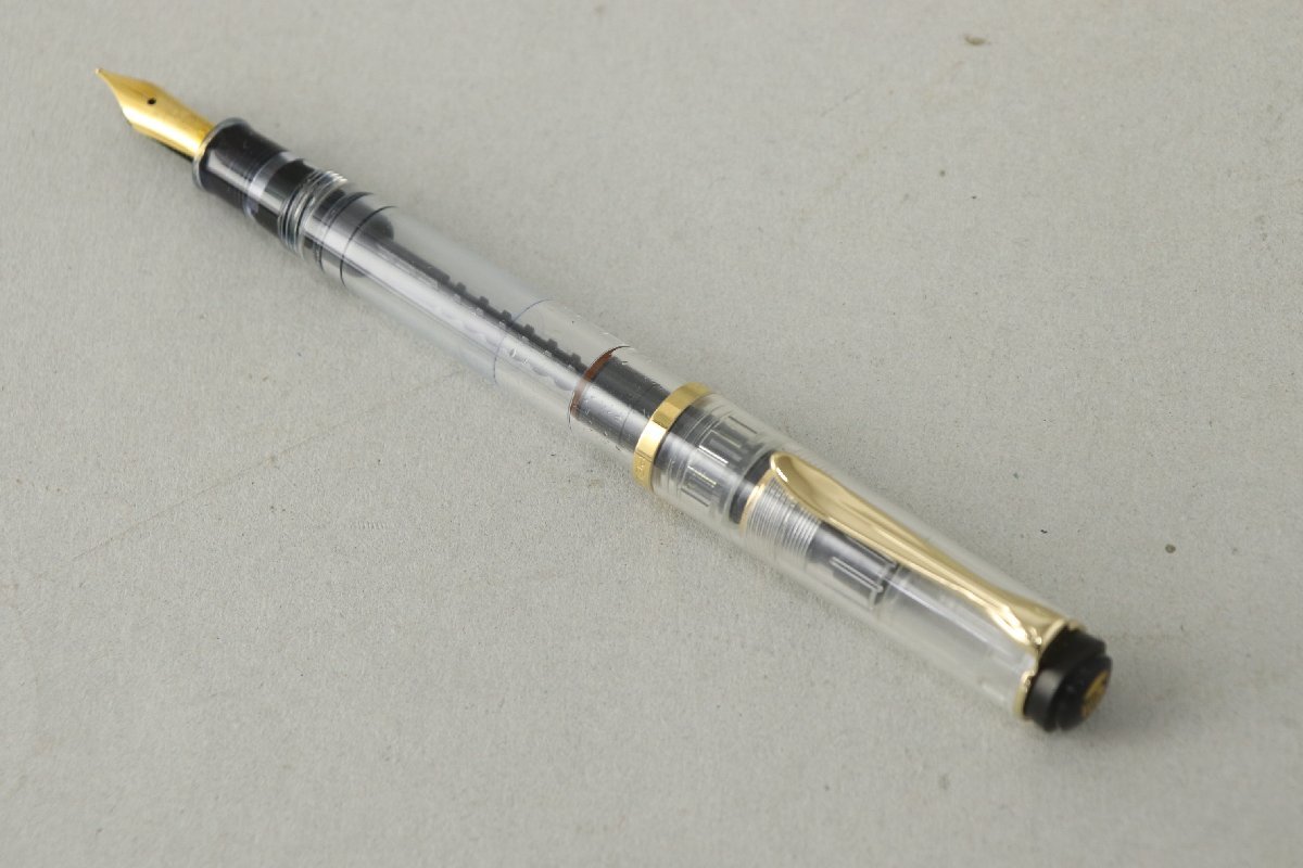 【未使用】【新品同様】Pelikan ペリカン M205 DUO イエローデモンストレーター 万年筆・M205 ブルーデモンストレーター 万年 ...