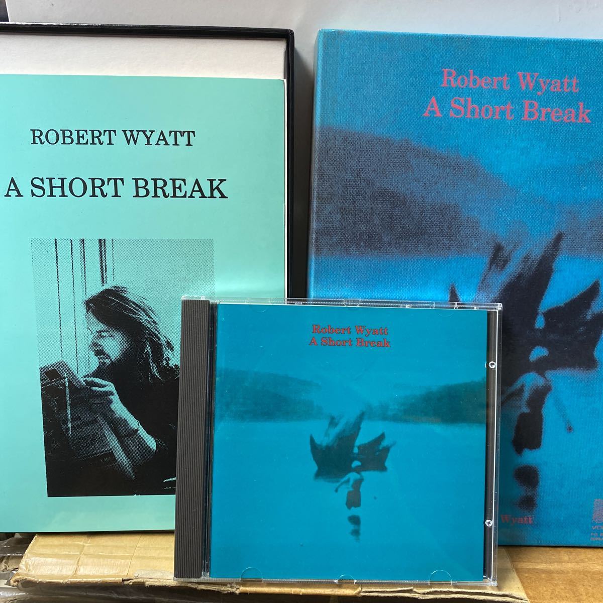 【未使用】ロバート・ワイアット自身による20ページ本付CD BOX 未使用新品 廃盤★ROBERT WYATT/A SHORT BREAK ソフト・マシーン マッチング・モールの落札情報詳細 ...