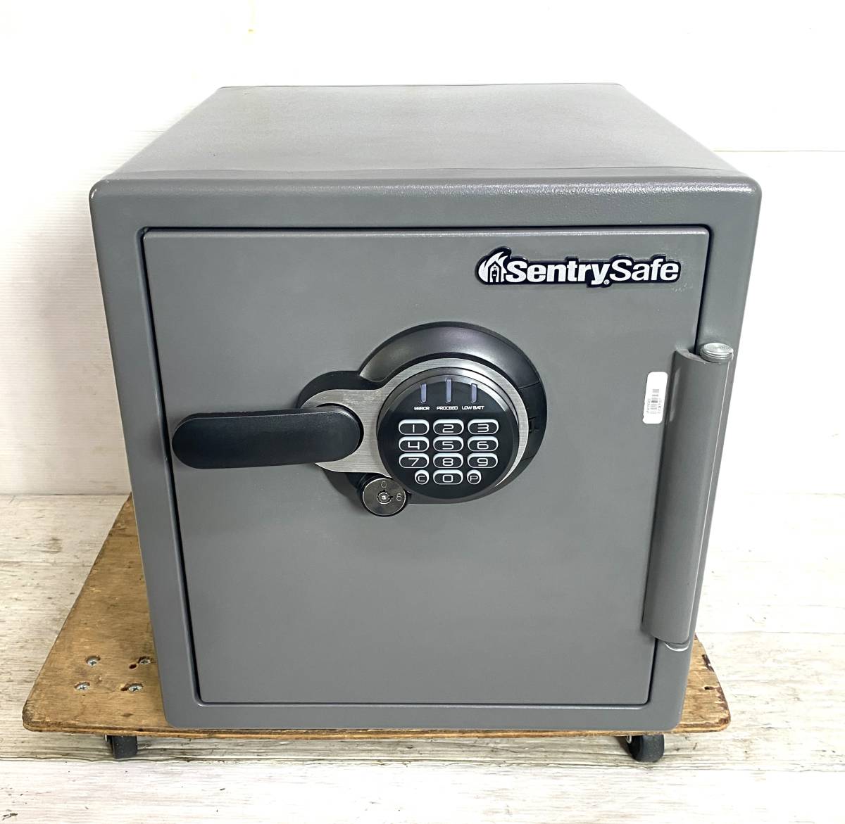 【目立った傷や汚れなし】P0934ta SentrySafe セントリー JFW123GDC 金庫 テンキー式の落札情報詳細 - Yahoo!オークション落札価格検索 オークフリー