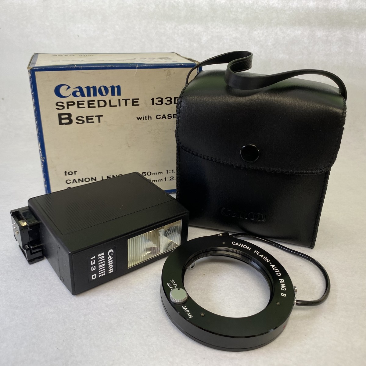 【傷や汚れあり】Canon SPEEDLITE 133D B SET with CASE キヤノン スピードライト133D フラッシュオートリングB セット 外箱・ケース付 現状品 ／ 01 ...