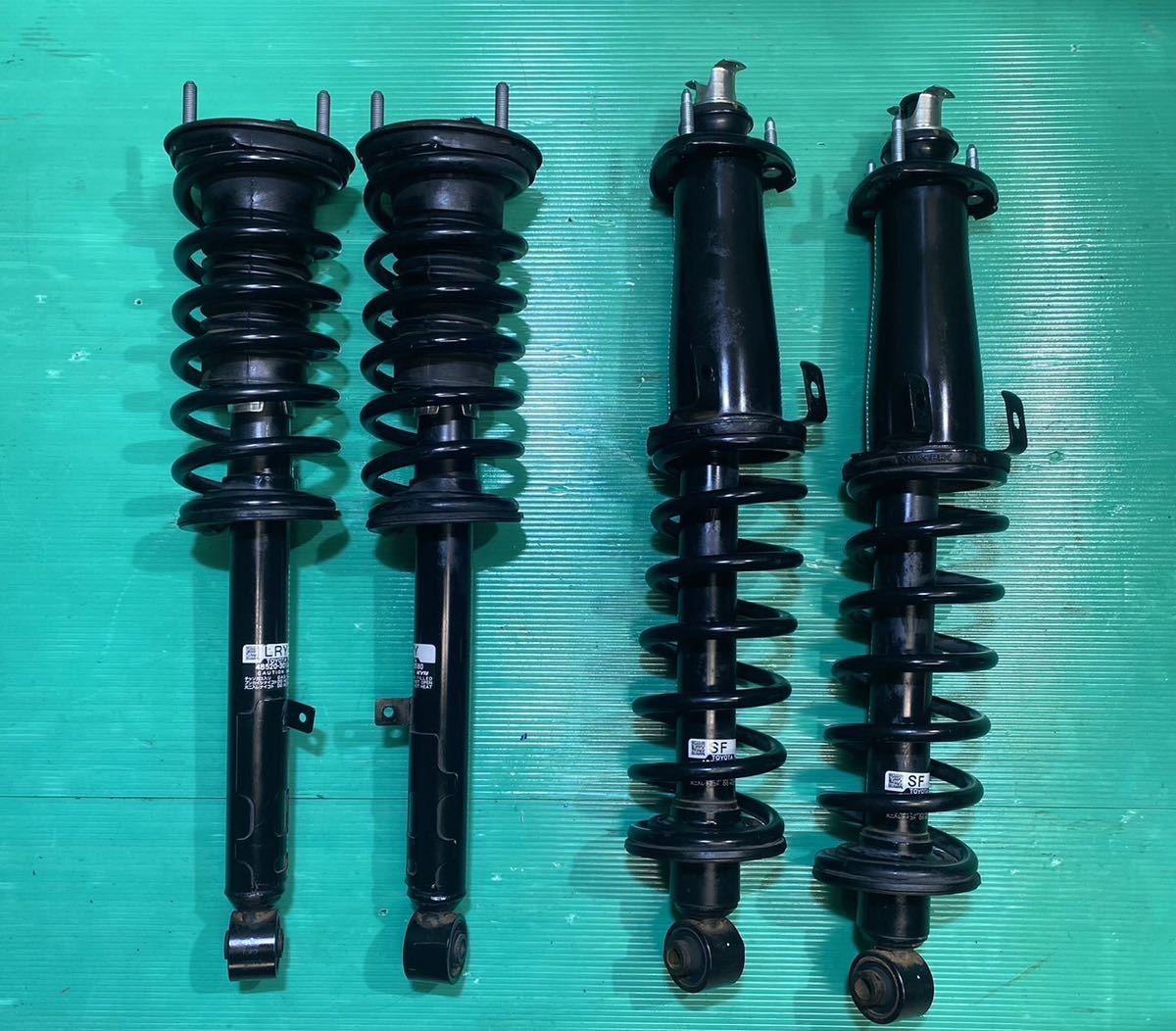 【やや傷や汚れあり】トヨタ18クラウン Grs180 正常 サスペンション 一台分セットの落札情報詳細 ヤフオク落札価格検索 オークフリー