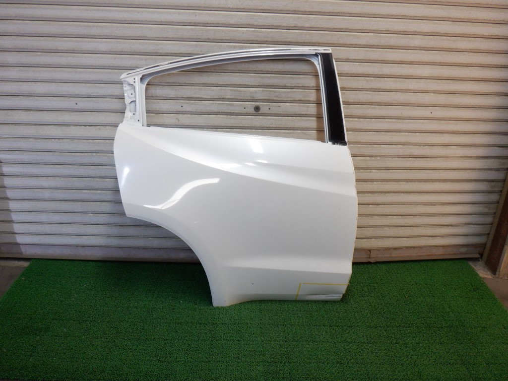 【傷や汚れあり】ヴェゼル RU1/RU2/RU3/RU4 右リアドア (A9131)の落札情報詳細 - ヤフオク落札価格検索 オークフリー