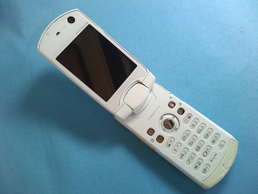 【やや傷や汚れあり】docomo FOMA P901iTV ホワイト ／Panasonic ガラケー ケータイ 折畳式 ★ジャンクの落札情報詳細 - ヤフオク落札価格検索 オークフリー