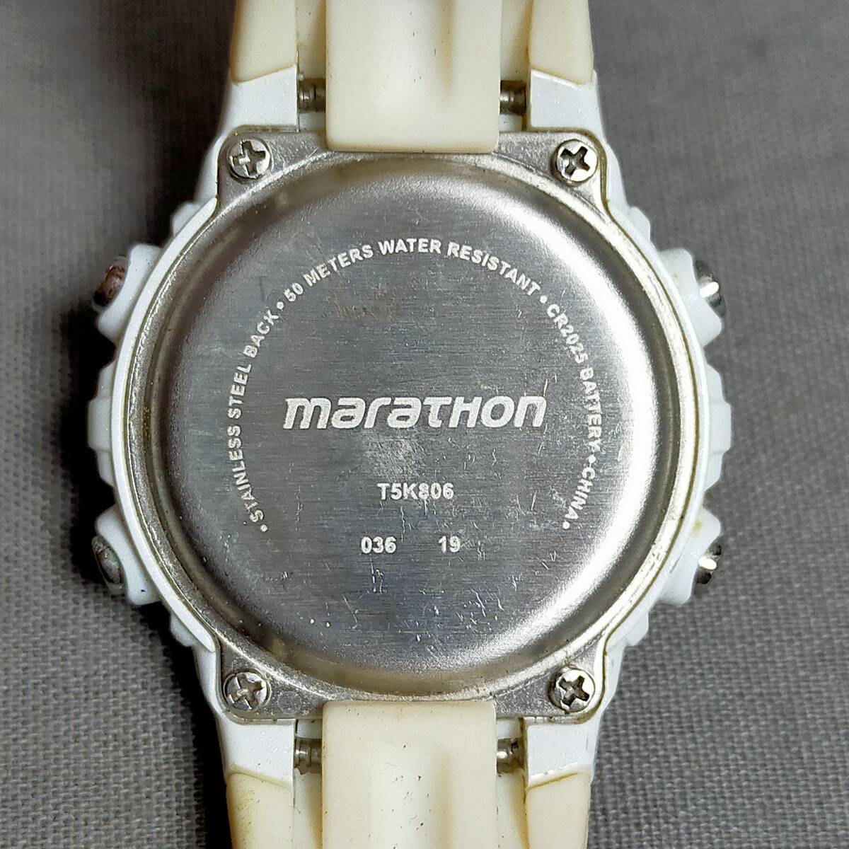 【傷や汚れあり】564/12 GJ60480 marathon WR50M T5K806 デジタル 稼働 腕時計 ホワイト の落札情報詳細 ...