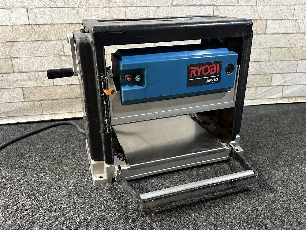 【やや傷や汚れあり】156 〇 RYOBI AP-10 自動カンナ / リョービ 鉋 木工機械 電動工具 小型 軽量 100V 50/60Hz ...