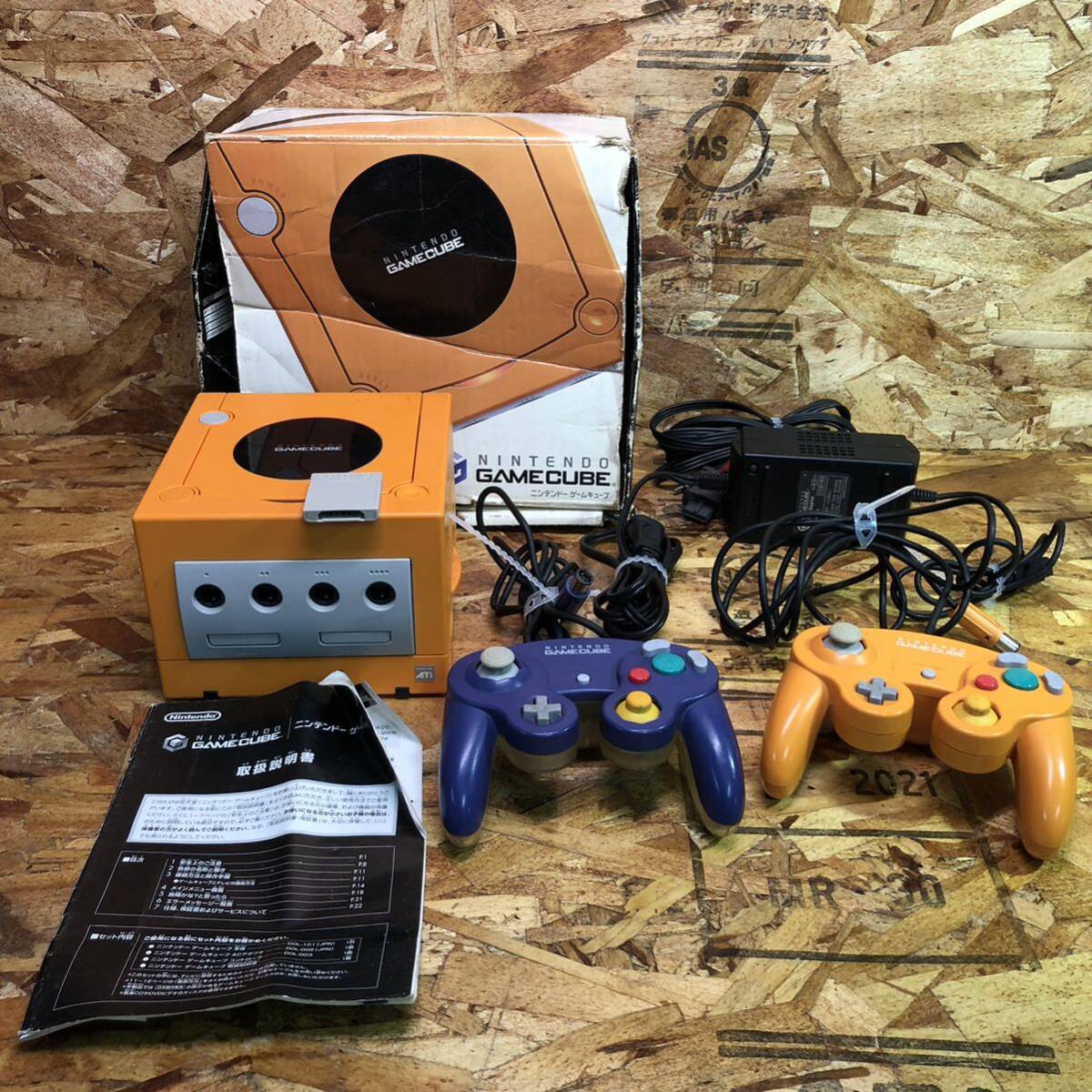 【傷や汚れあり】★1円〜 ゲームキューブ GC Nintendo 任天堂 DOL-101 本体 コントローラー 2個 ACアダプタ AV ...