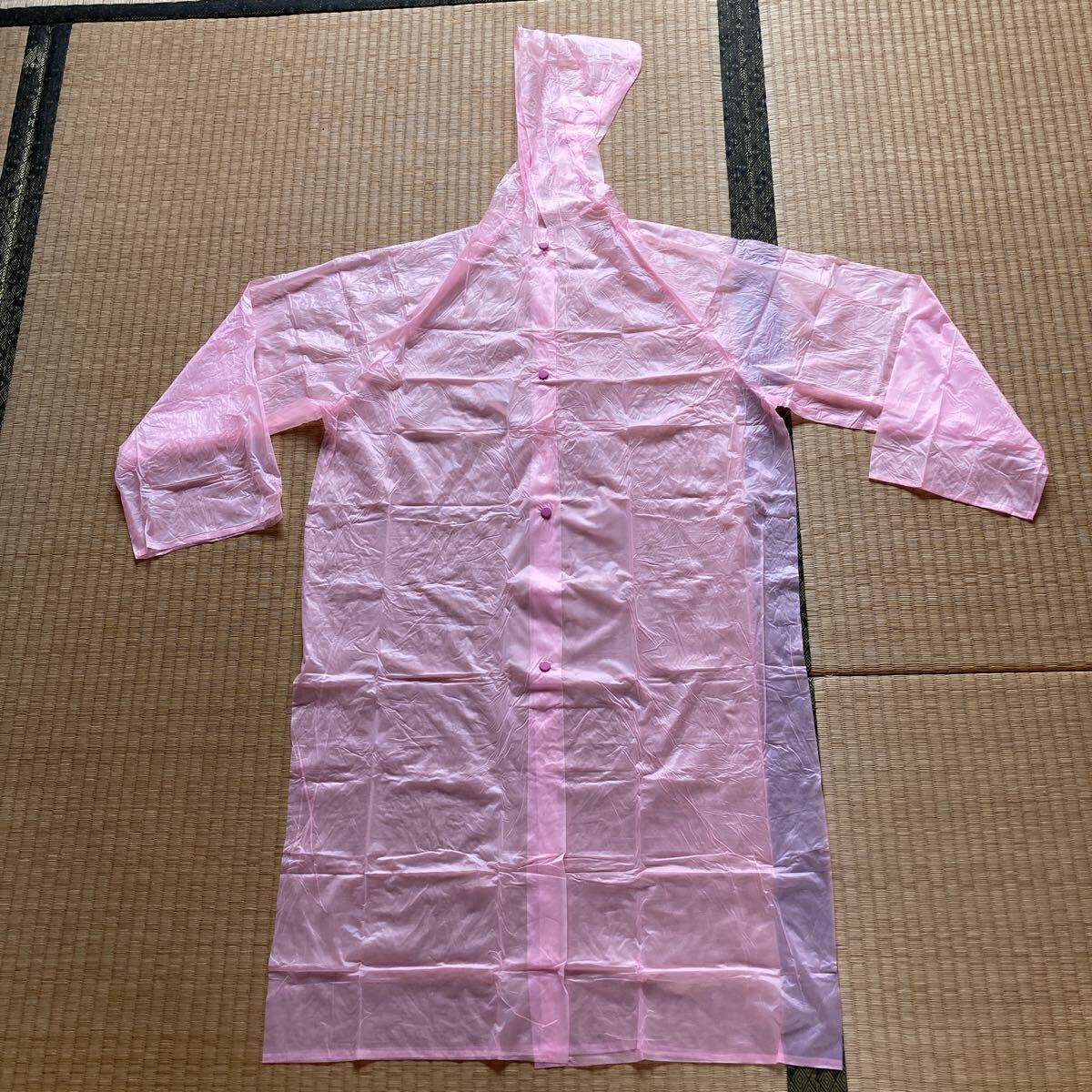 【未使用】新品 未使用 女性用 ピンク レインコート 金属ボタン ビニール 雨合羽 ポケットコート レインウェア 昭和 レトロ カッパ 雨具