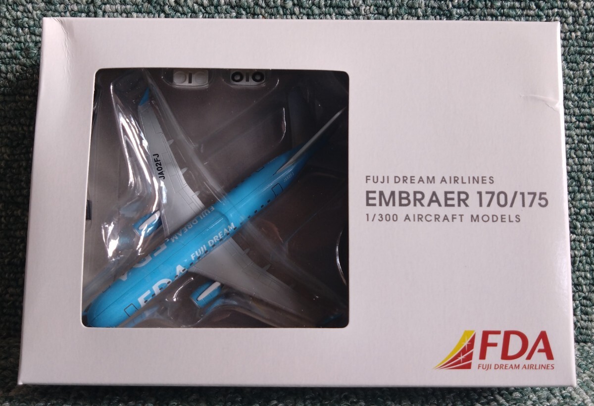【やや傷や汚れあり】F-toys エフトイズ プラッツ 1/300 FDA Fuji Dream Airlines フジドリームエアラインズ EMBRAER 170 175 ジェット旅客機 ...