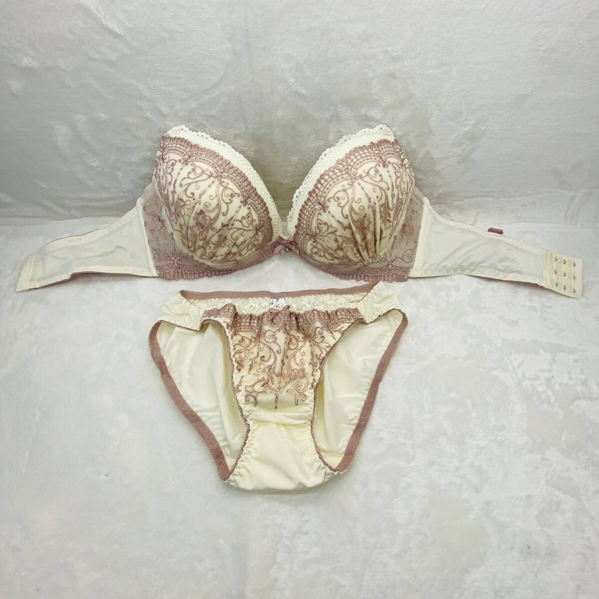 【未使用】X090 ブラジャー ショーツ セット E80 Lサイズ 刺繍 クリーム色の落札情報詳細 - Yahoo!オークション落札価格検索 オークフリー