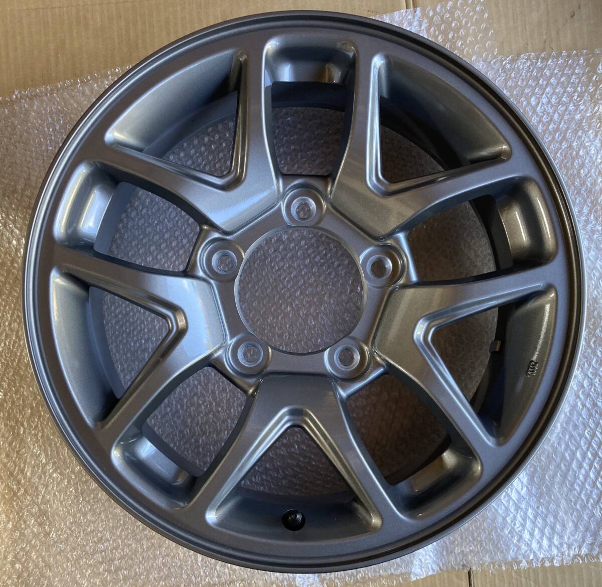 【目立った傷や汚れなし】送料無料 新車外し ジムニー XC 純正ホイール 1本 JB64 ② エンケイ製 令和6年5月納車 JA11 JB23 JA12 JA22 10-13-1の落札情報詳細 ...