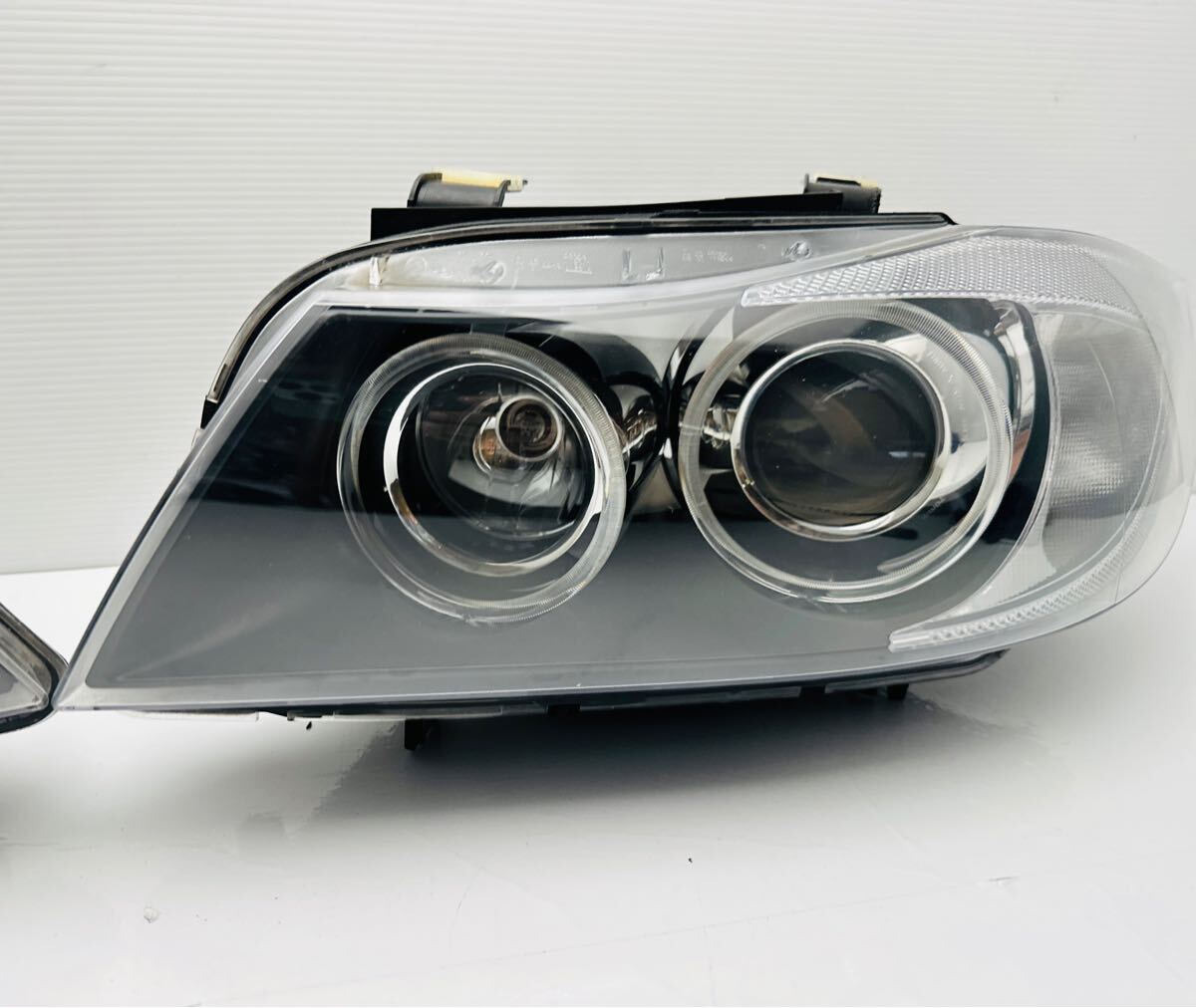 【目立った傷や汚れなし】割れ無 BMW E90 E91 3シリーズ 純正 HID キセノン ヘッドライト ヘッドランプ 左右セット 63117161674.9/63117161673.9 ...