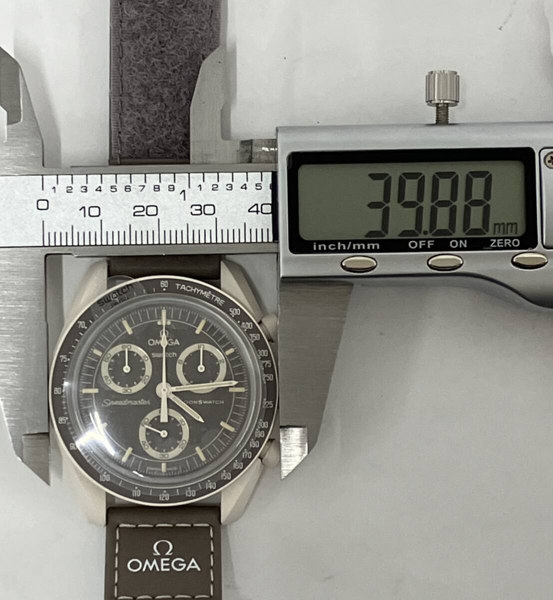 【目立った傷や汚れなし】Swatch×OMEGA MISSION ON EARTH DESERTミッションオンアースデザート 腕時計 クォーツ ...