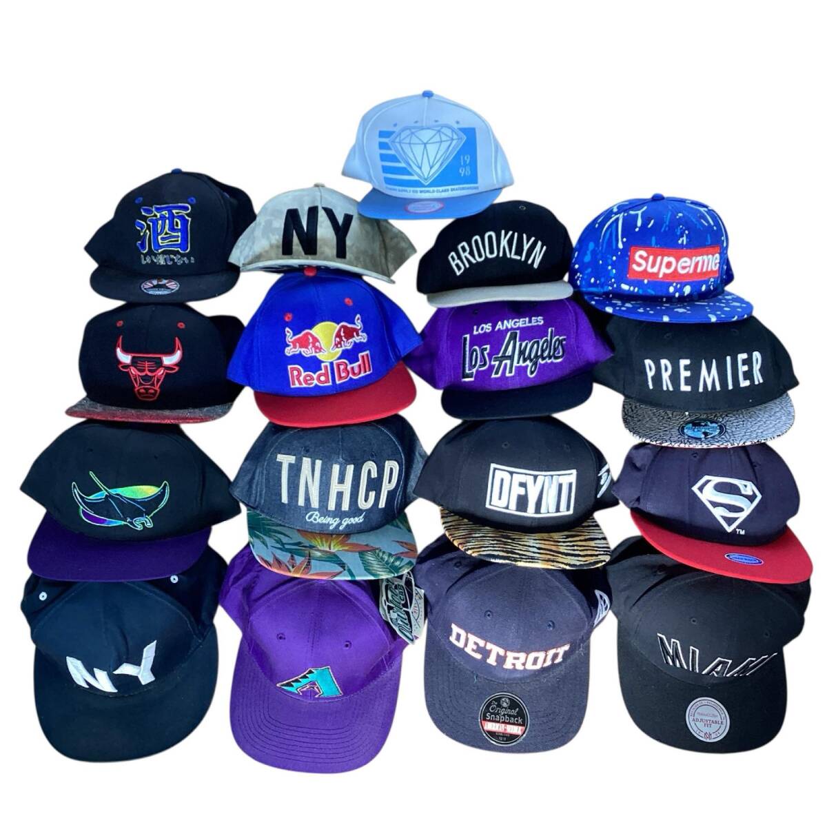 【やや傷や汚れあり】 ストリート系キャップ まとめ売り 計17点 Michell＆Nessなど ブランドいろいろ 着用キズ汚れあり 中古品 1 ...