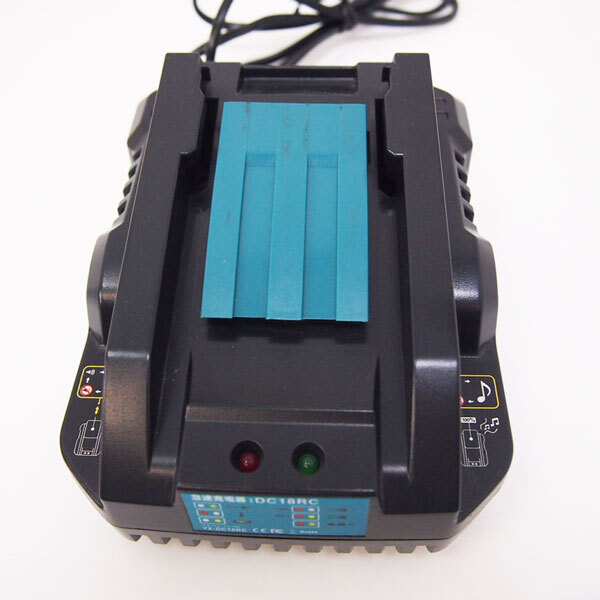 【やや傷や汚れあり】マキタ makita 互換 DC18RC 急速 小型充電器 14.4V-18V 軽量 動作確認済 電動工具用 充電器 ...