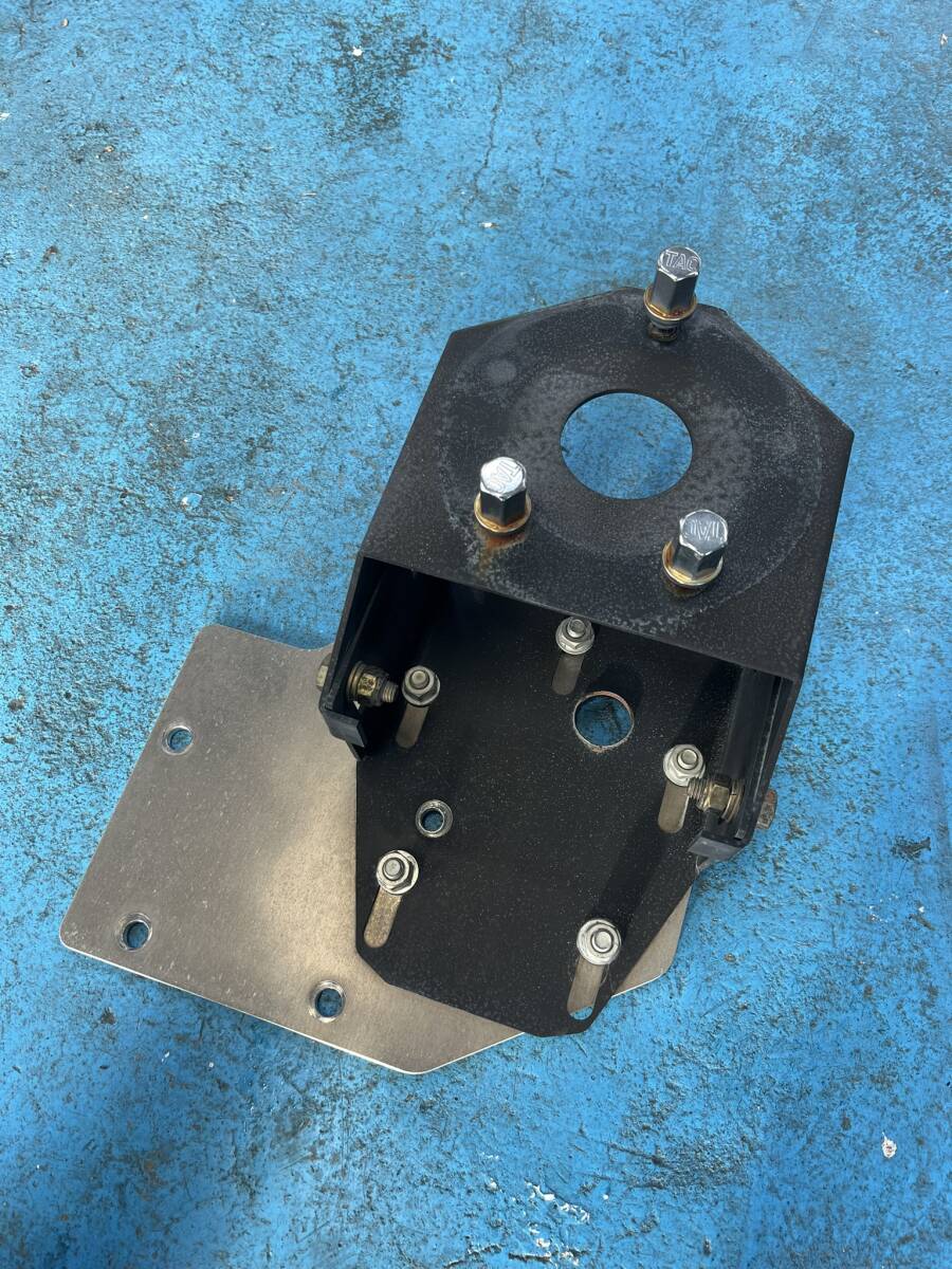 【やや傷や汚れあり】No80. スズキ ジムニー JB23から取り外し スペアタイヤブラケット 右上移動プレート タックホイールナット JB23 JB33 JB43の落札情報詳細 ...