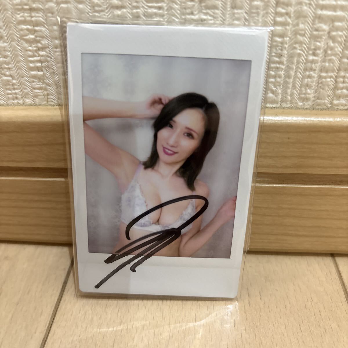 【未使用に近い】送料無料 Julia 直筆サイン入りチェキ 脇見せ 2の落札情報詳細 Yahooオークション落札価格検索 オークフリー