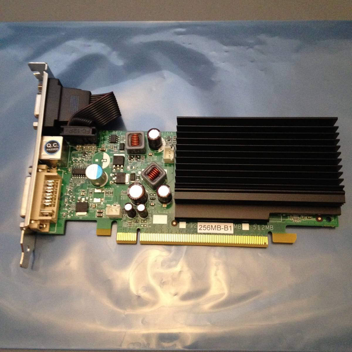 【中古・動作確認済】 LEADTEK WinFast PX8400 GS TDH 256MB Silent (NVIDIA GeForce 8400GS) の落札情報詳細| ヤフオク落札価格 ...