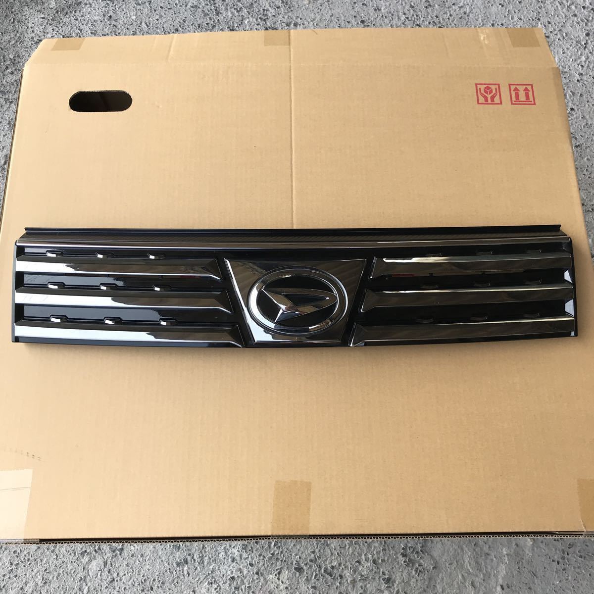 送料込★LA150S/LA160S ムーヴカスタム 純正ボンネットガーニッシュ フロントグリル ラジエターグリル ラジエーターグリル ...